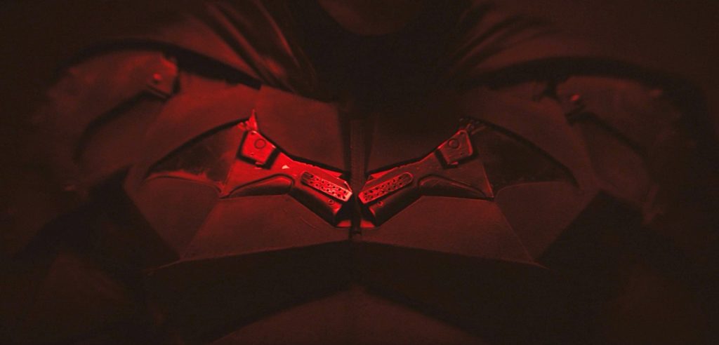 The Batman : le costume de Robert Pattinson se dévoile dans un teaser