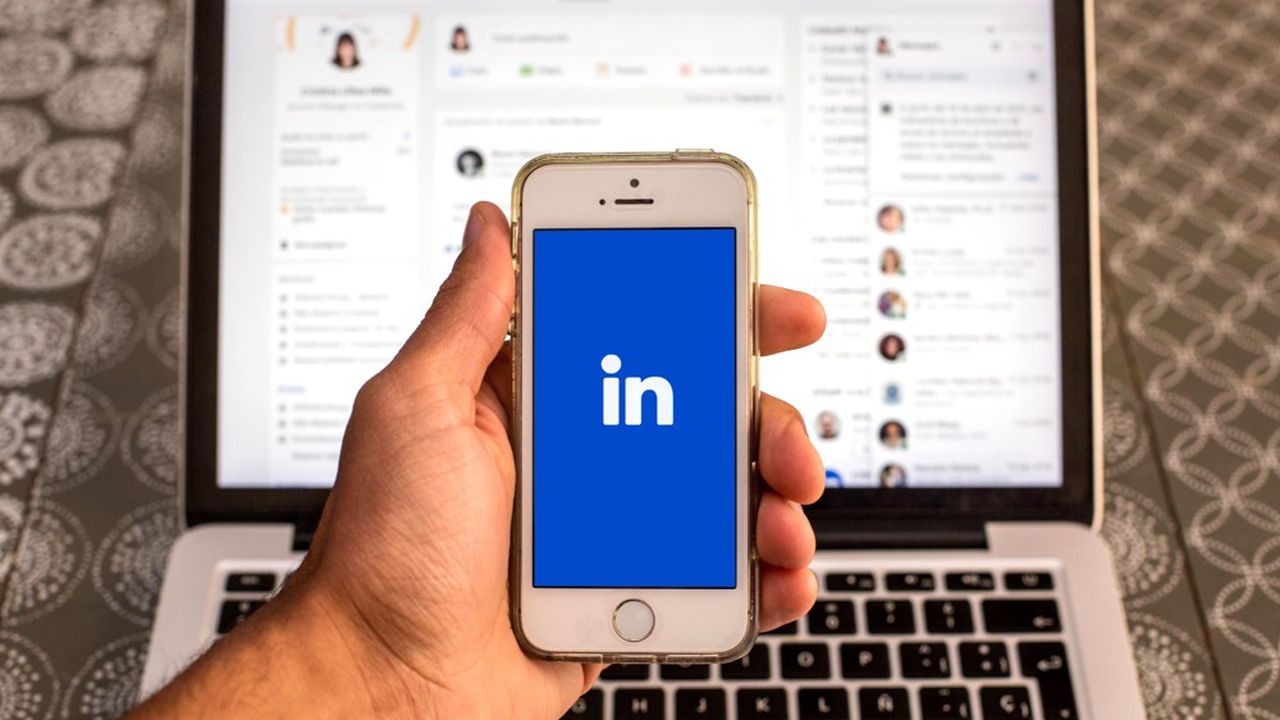 LinkedIn teste une IA qui écrira à votre place vos lettres de motivation
